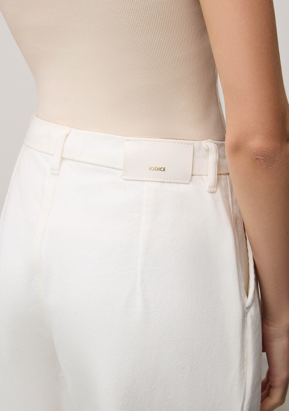 Calca Iódice New Shape Cós Alto Com Pregas Off White